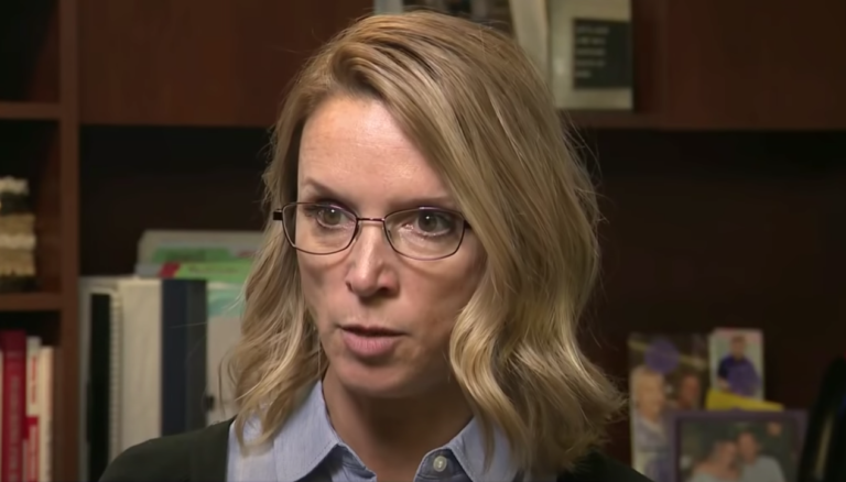 Skolchef tar elev till sjukhuset – grips av polis när de ser hennes ...