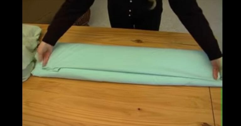 How to fold a fitted sheet in less than 1 minute