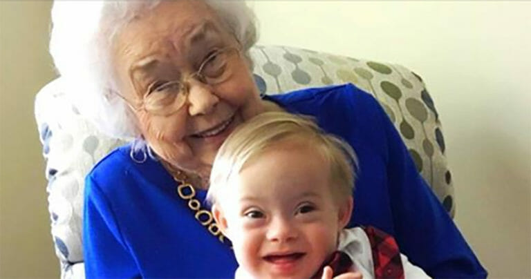 Gerber baby original poses with new, and there's 90 years between them